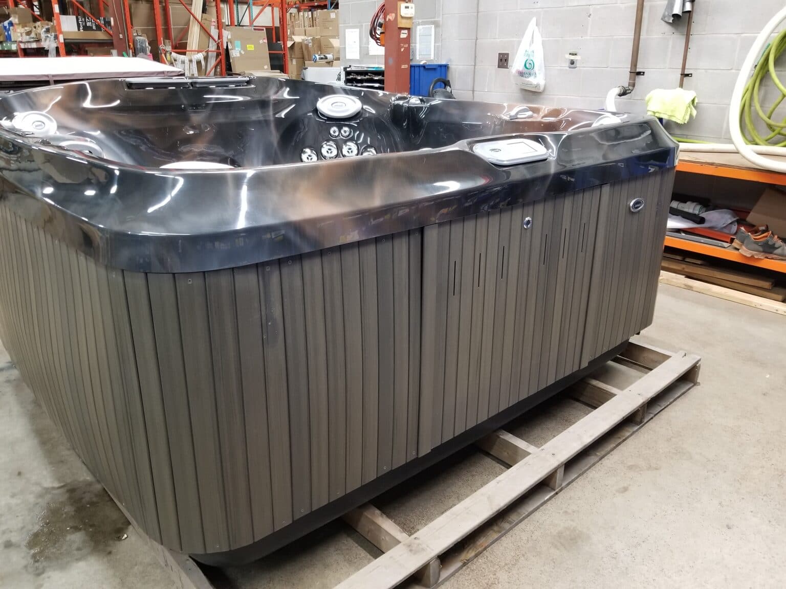 Jacuzzi® J-470™- UJ100645916 - Used Hot Tubs