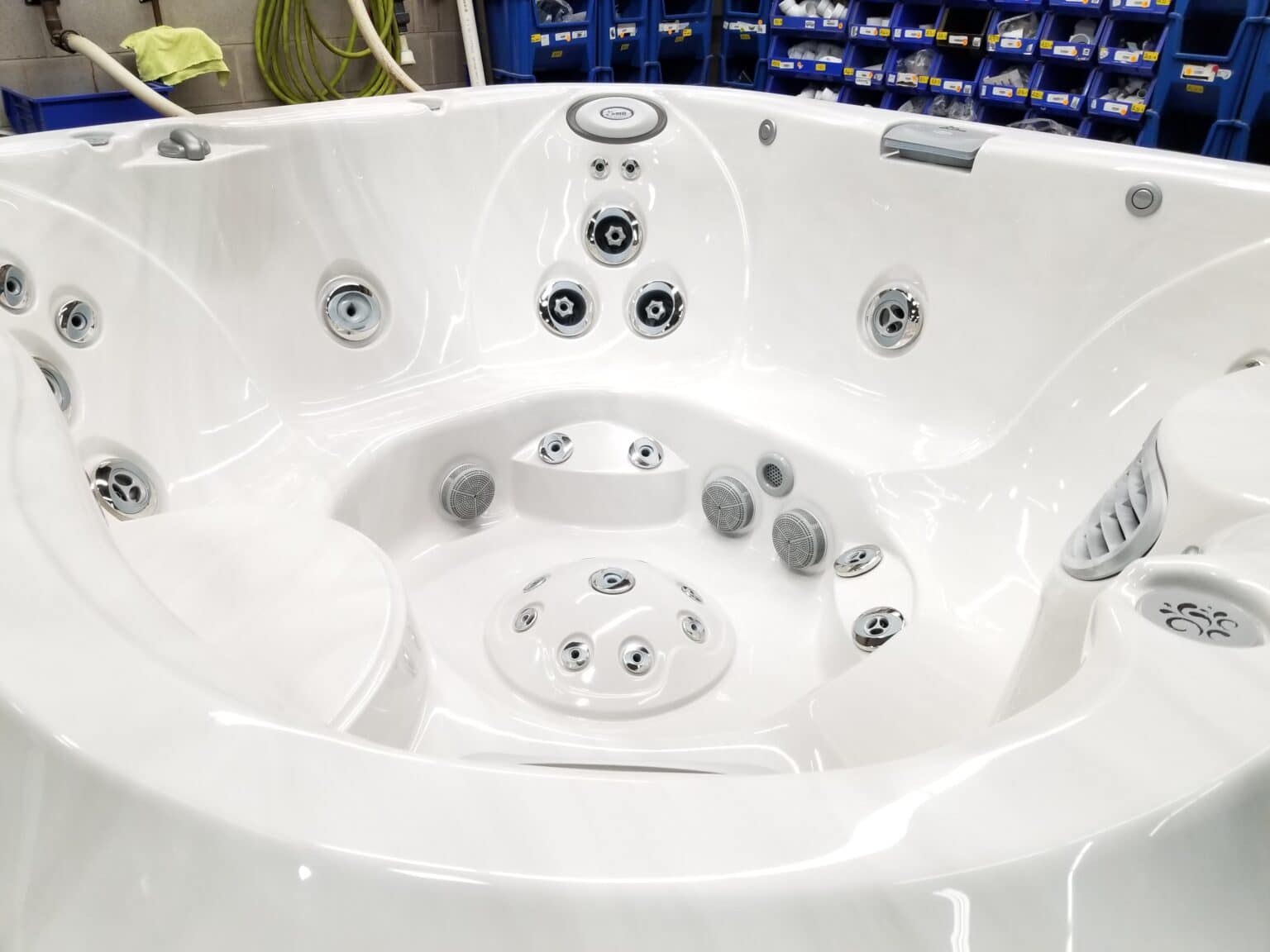Jacuzzi® J-365™- UJ100615461 - Used Hot Tubs