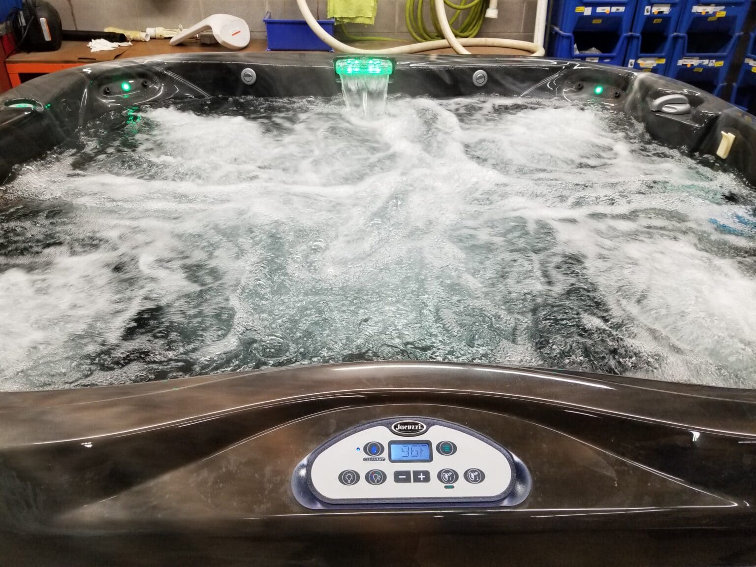 Jacuzzi® J-365™ -UJ100682220 - Used Hot Tubs