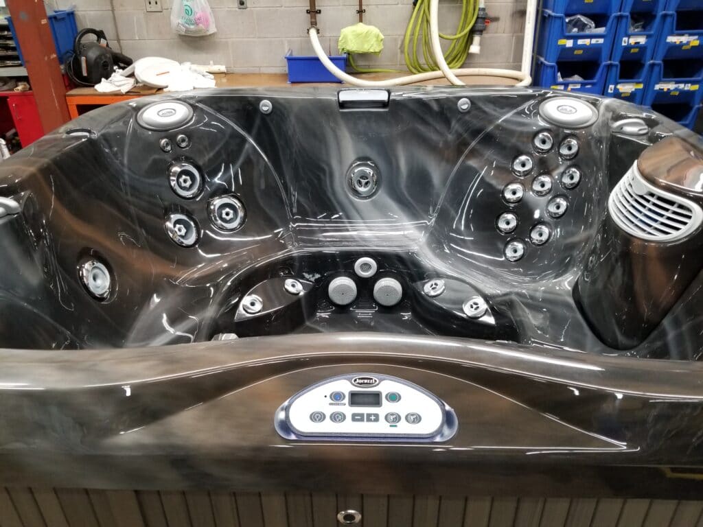 Jacuzzi® J-365™ -UJ100682220 - Used Hot Tubs