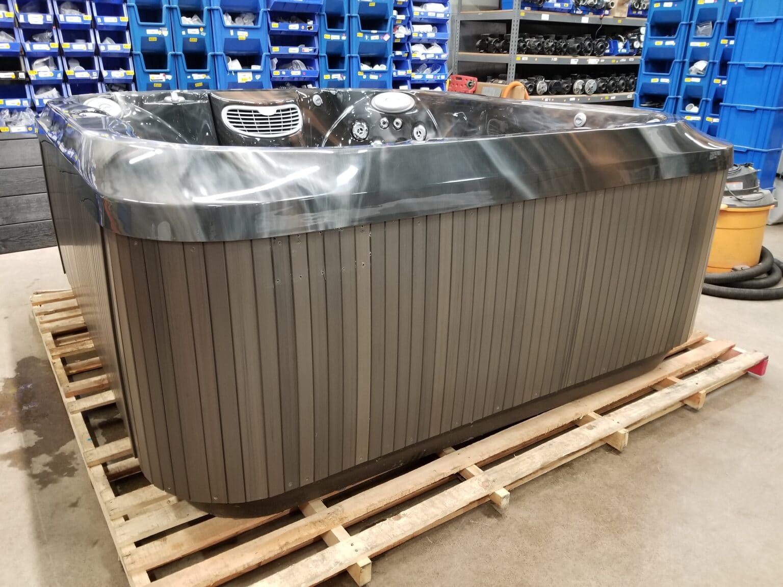 Jacuzzi® J-365™ -UJ100682220 - Used Hot Tubs