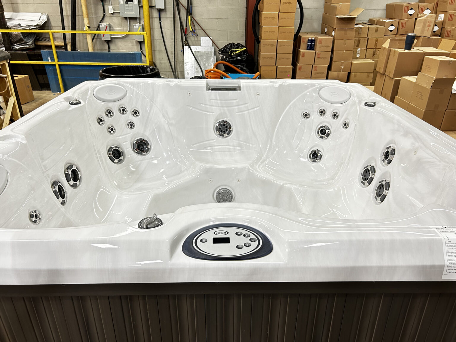 Jacuzzi® J-235™ -UW100884935 - Used Hot Tubs