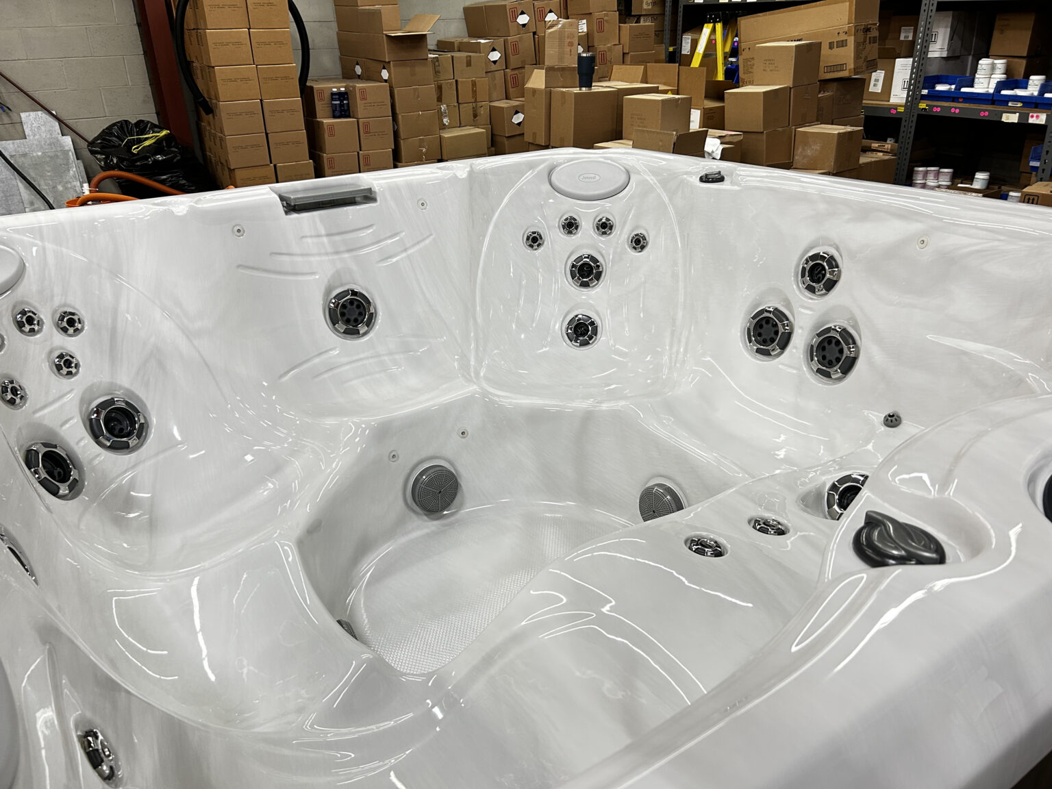 Jacuzzi® J-235™ -UW100884935 - Used Hot Tubs
