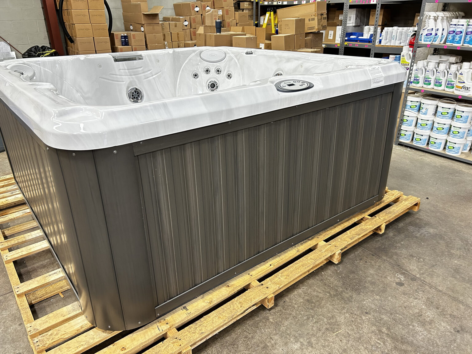 Jacuzzi® J-235™ -UW100884935 - Used Hot Tubs