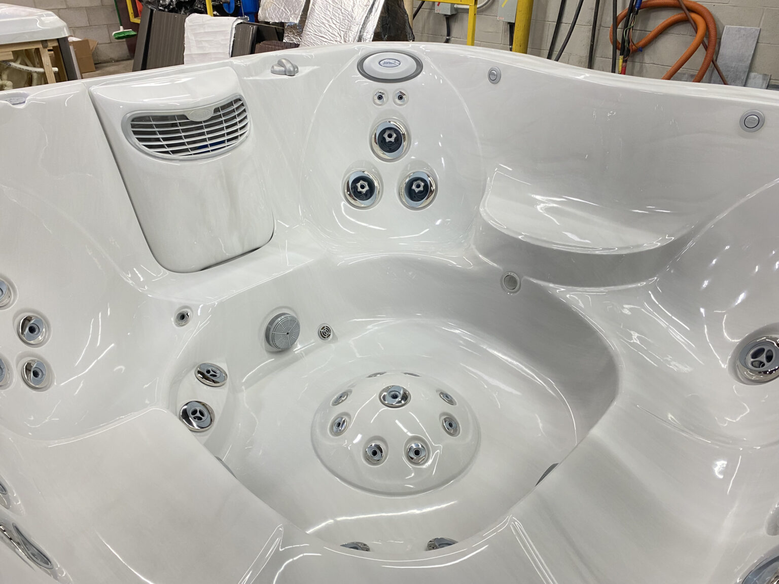 Jacuzzi® J-385™ -UJ100696829 - Used Hot Tubs