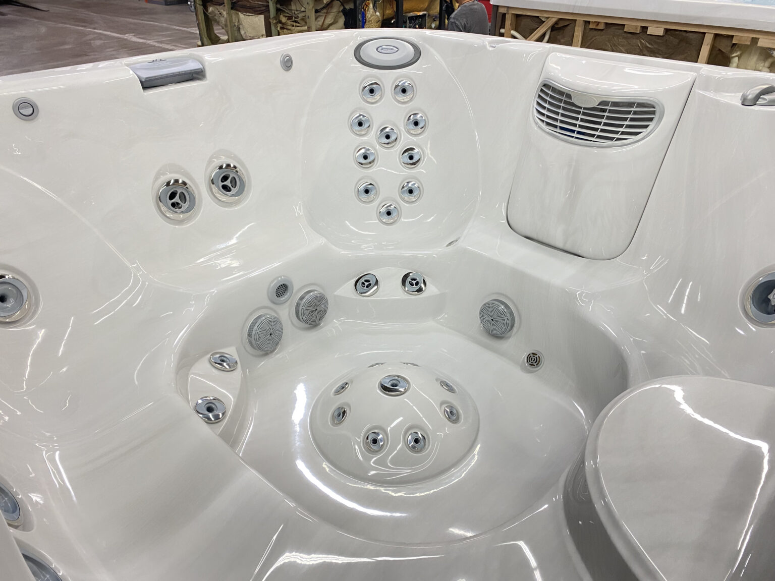Jacuzzi® J-385™ -UJ100696829 - Used Hot Tubs