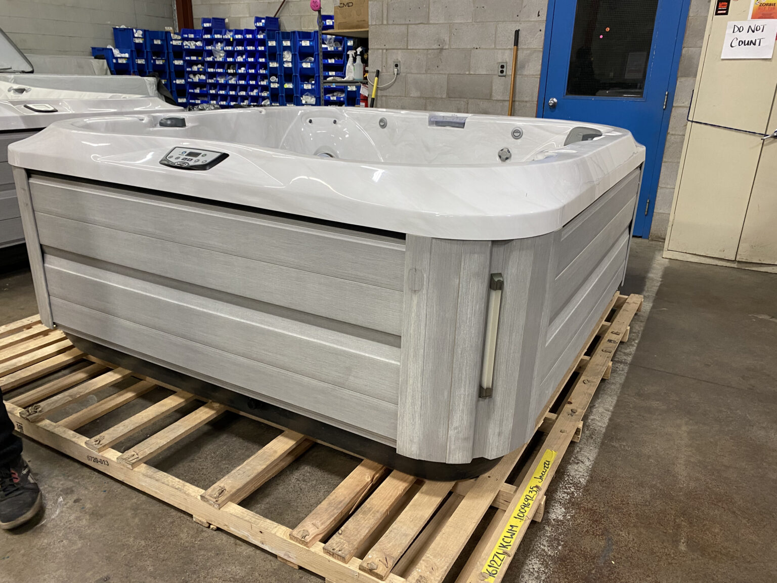 Jacuzzi® J-345™ - UJ100775267 - Used Hot Tubs
