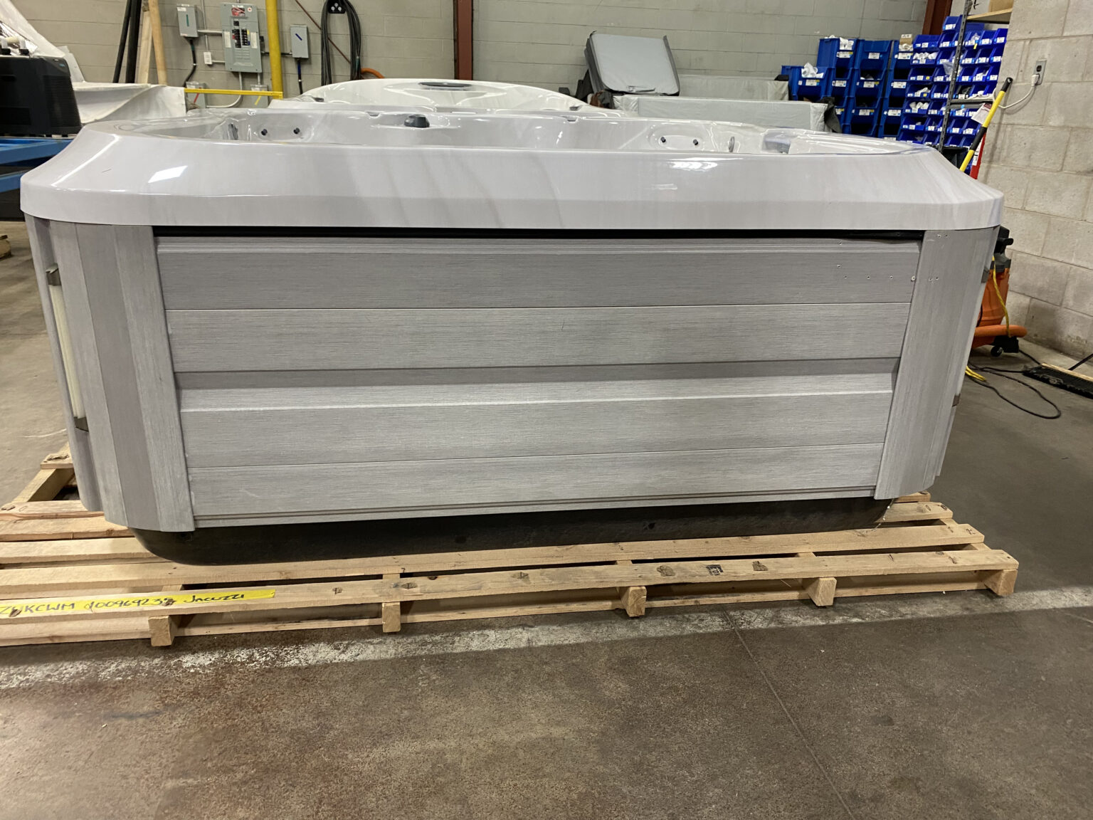 Jacuzzi® J-345™ - UJ100775267 - Used Hot Tubs