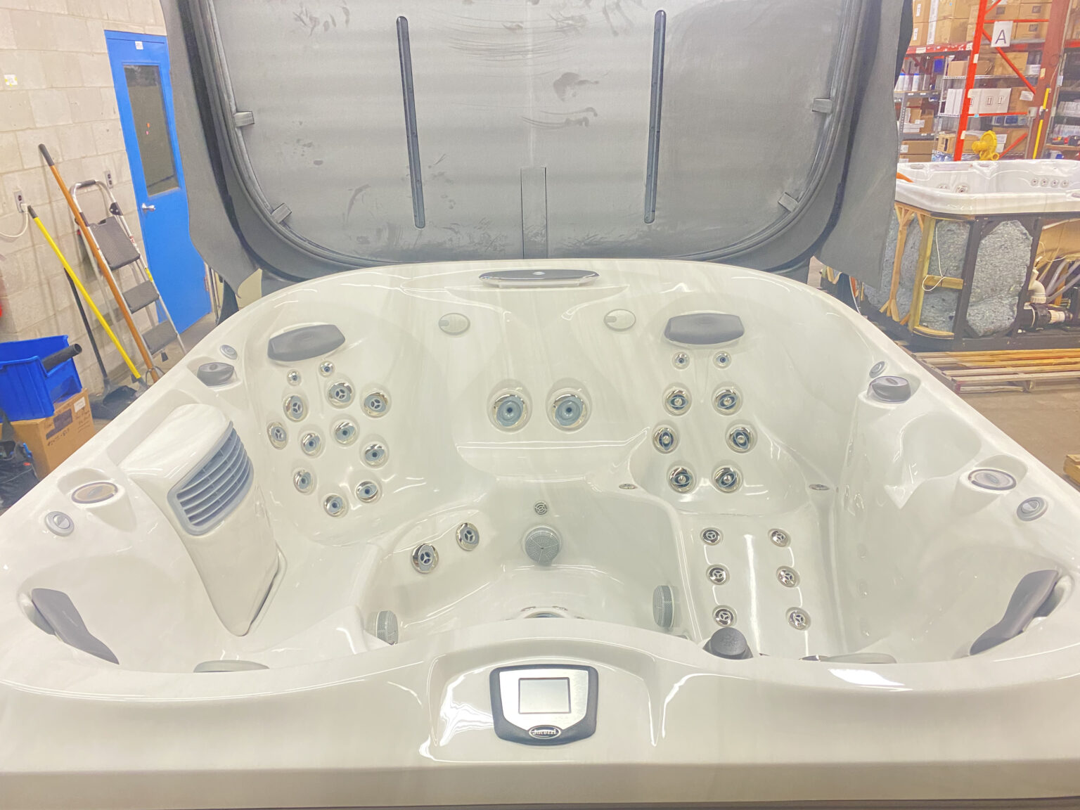 Jacuzzi® J-475™ - Showroom Demo 100784824 - Used Hot Tubs