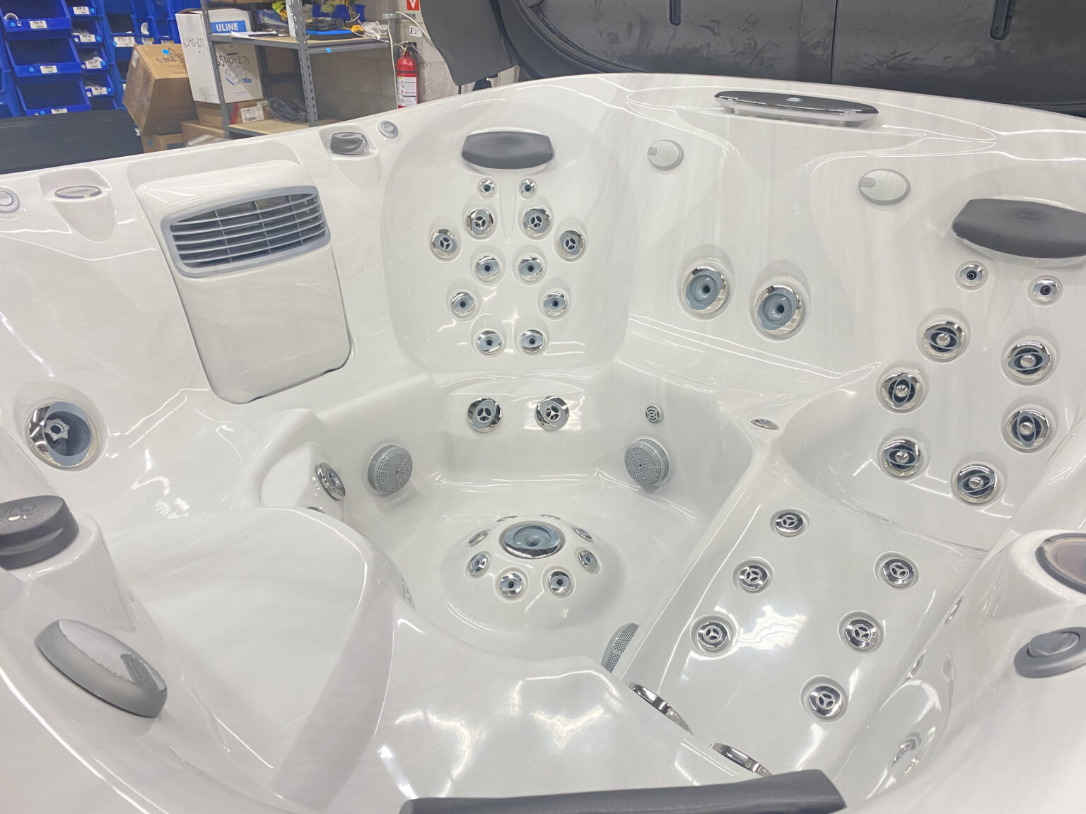 Jacuzzi® J-475™ - Showroom Demo 100784824 - Used Hot Tubs