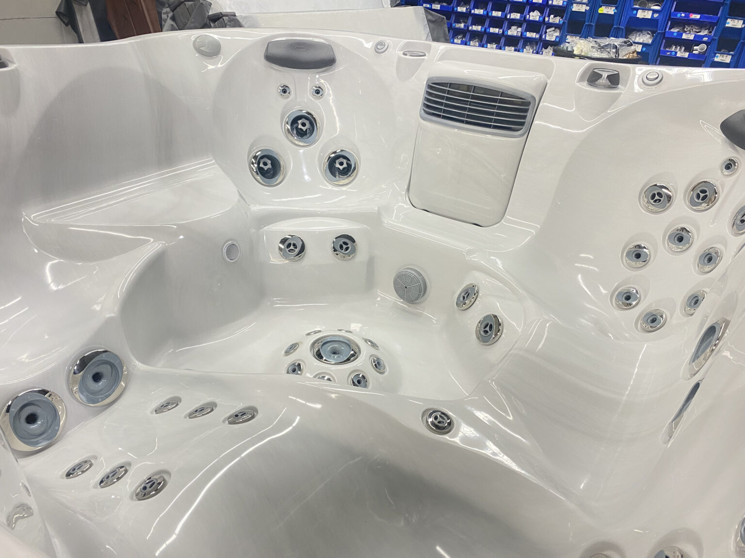 Jacuzzi® J-475™ - Showroom Demo 100784824 - Used Hot Tubs
