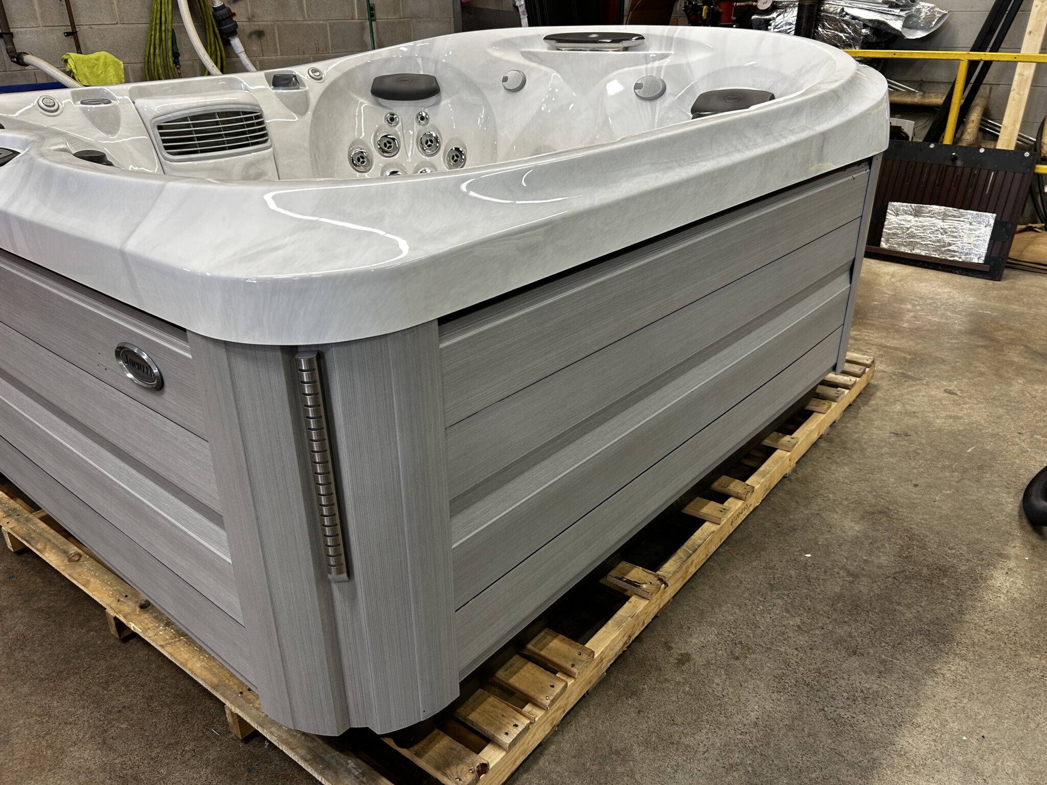 Jacuzzi® J-475™ - UJ100815433 - Used Hot Tubs