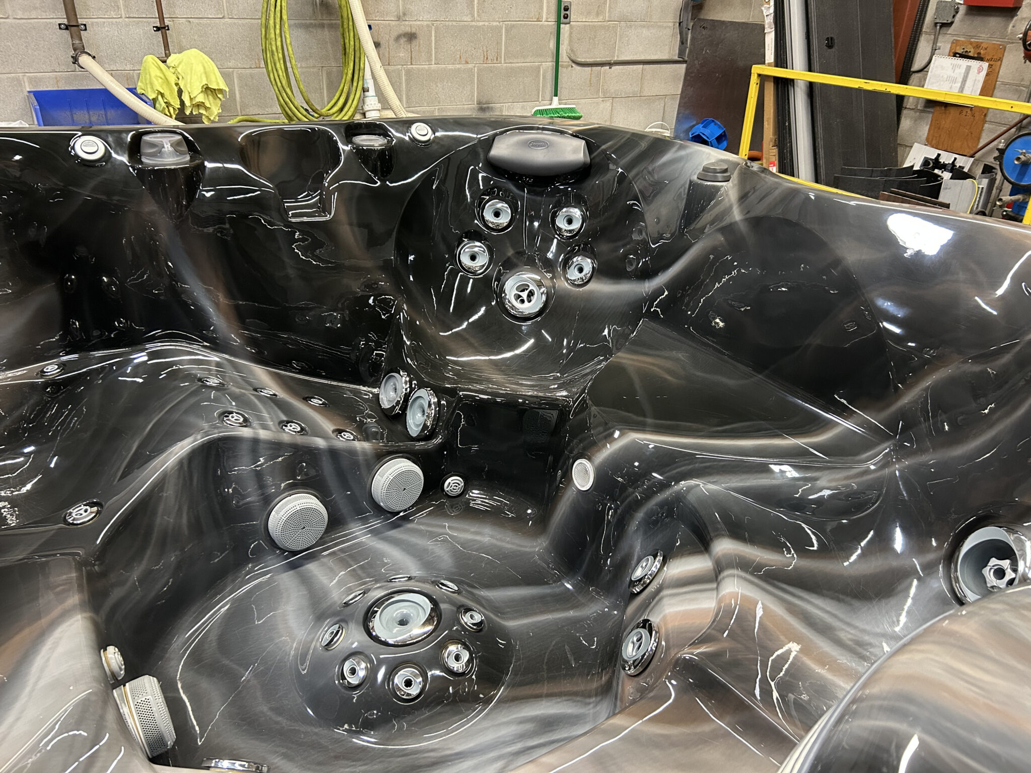 Jacuzzi® J-475™ - UJ100853297 - Used Hot Tubs